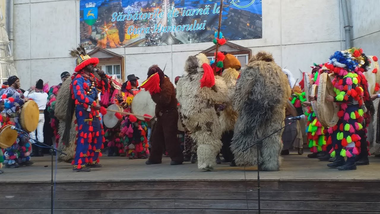 Jocul urșilor. Obicei tradițional din #Bucovina și #Moldova . - YouTube