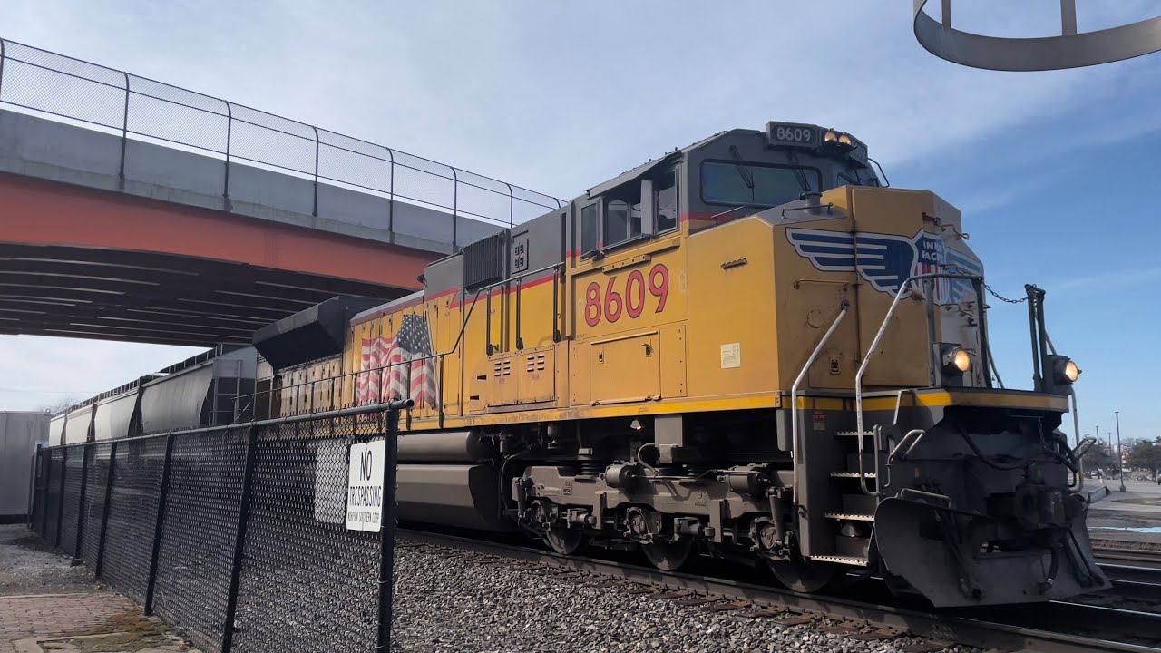 NS sand train with DPU passes La Porte - YouTube