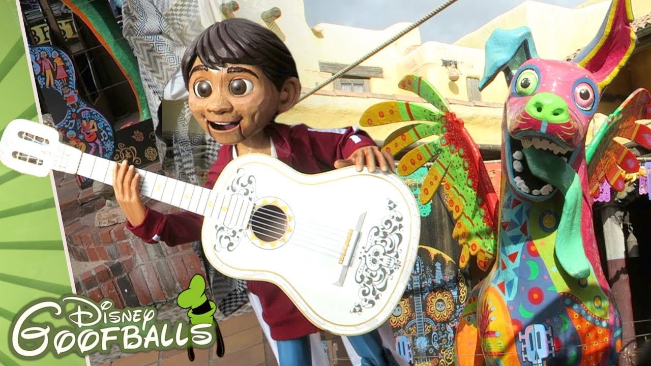 Coco Miguel Puppet 💀🎃 - Halloween Disneyland Paris 2018 - YouTube