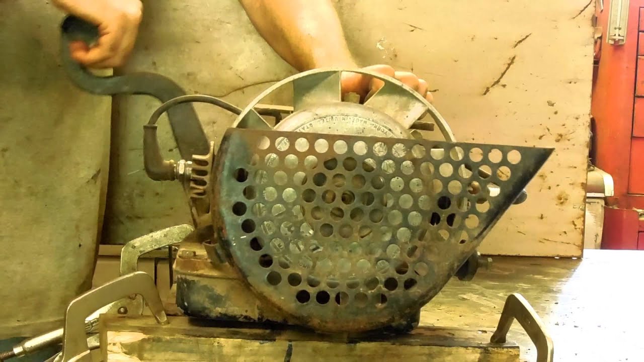 1947 Maytag 72 Twin Washing Machine Engine 131099X - YouTube