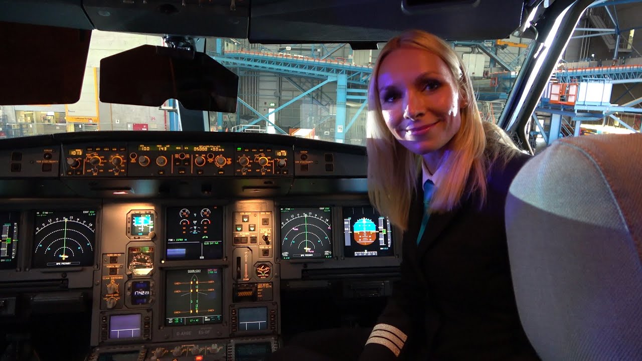 Cockpit Vorstellung: Eurowings Discover Pilotin Daniela Rauch zeigt uns ...