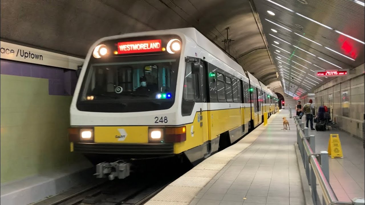 DART Red Line Train at Cityplace/Uptown Station (December 9, 2021 ...
