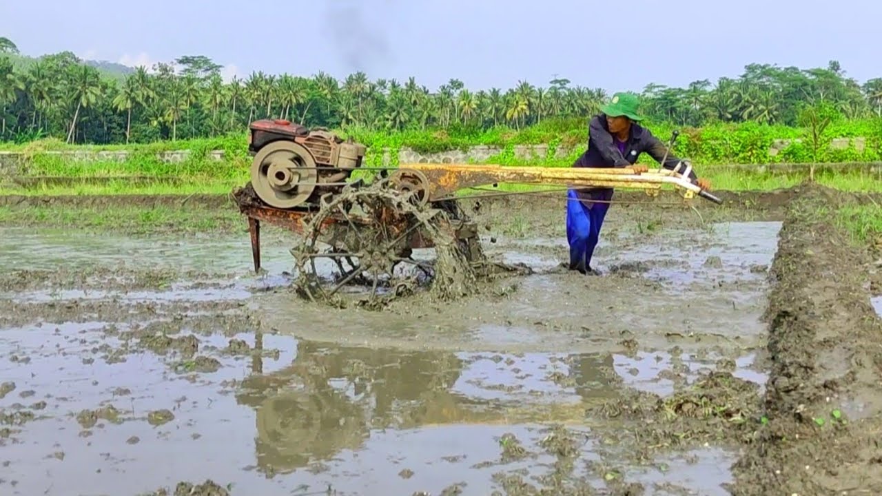 TRAKTOR SAWAH 20 HAND TRACTOR VIDEO - YouTube
