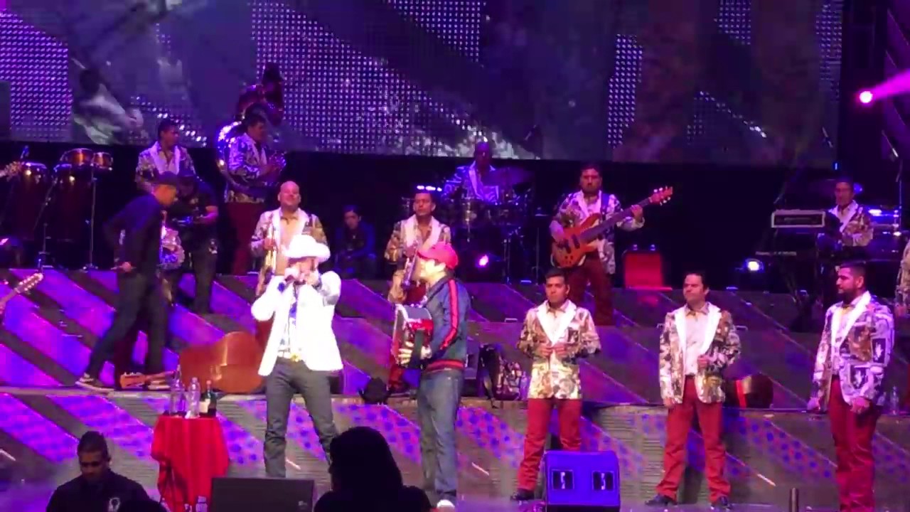 Remmy Valenzuela ft Pancho Barraza auditorio Telmex - YouTube