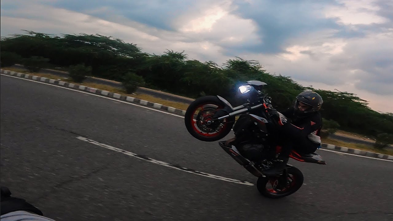 1 KM LONG WHEELIE ON TRIUMPH STREET TRIPLE RS😱| SUNDAY RIDE WITH ...