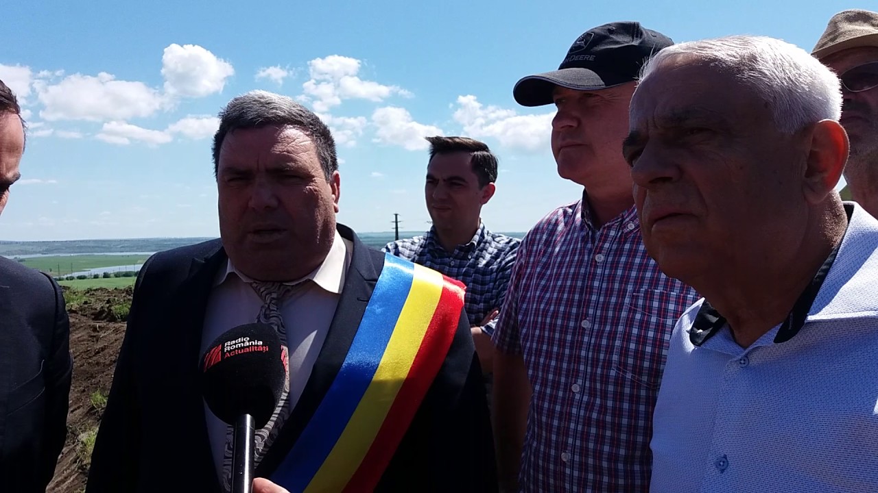 ministrul Daea cu fermierii de la Manoleasa 10 iunie - YouTube
