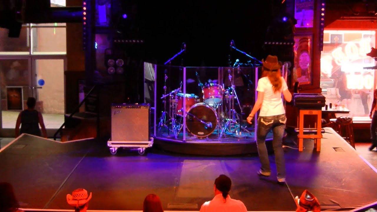 ROLL IN THE HAY Line Dance (Démo) - Séverine Moulin Billy Bob's - YouTube