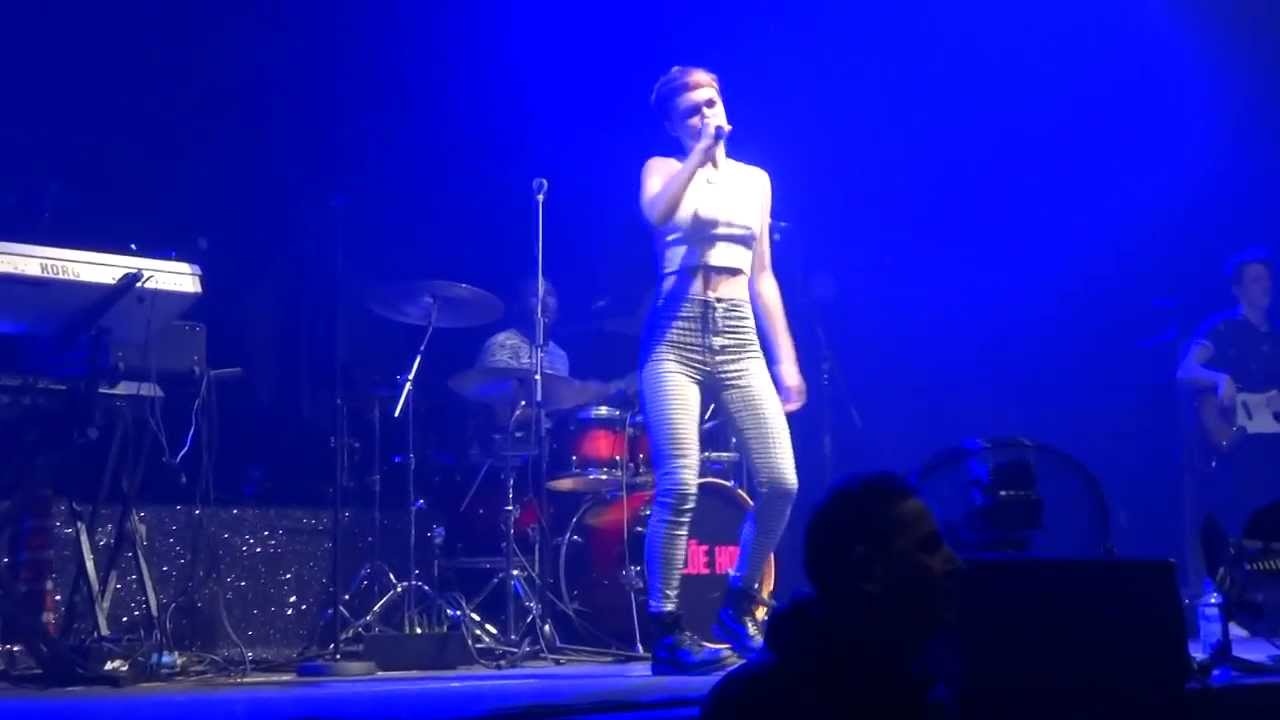 chloe howl live rumour @brussels opening for ellie goulding - YouTube