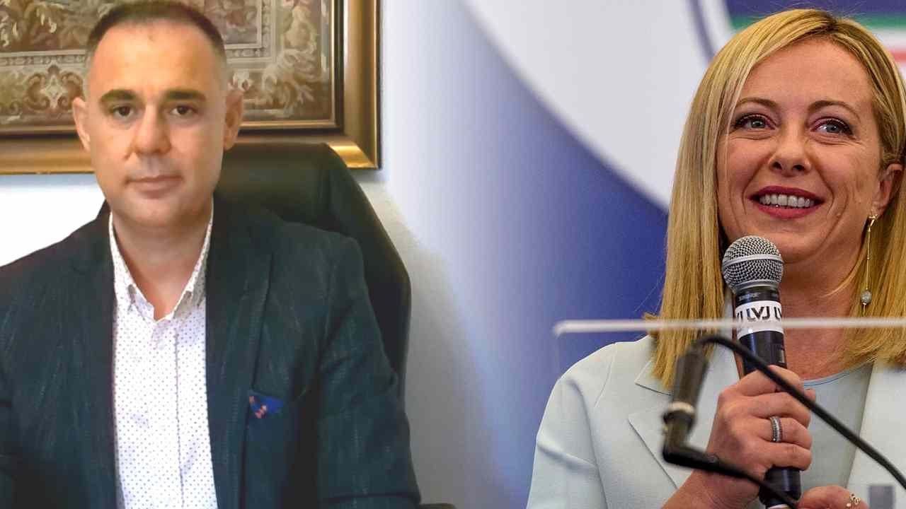 ΤΙ ΣΥΜΒΑΙΝΕΙ ΜΕ ΤΗ ΜΕΛΟΝΙ; ΑΛΛΑΞΕ Ο ΜΑΝΩΛΙΟΣ ΚΑΙ ΕΒΑΛΕ ΤΑ ΡΟΥΧΑ ΤΟΥ ...