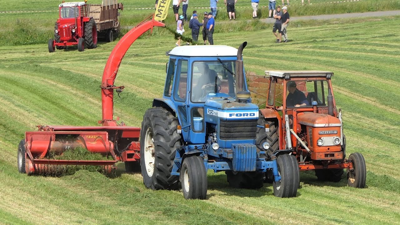 Ford TW-20 in the field w/ Taarup Forage Harvester getting the grass ...