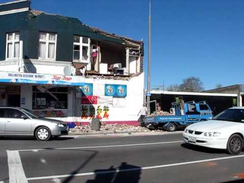 Christchurch Earthquake Video - Wall Collapse Detail in Avonside. - YouTube