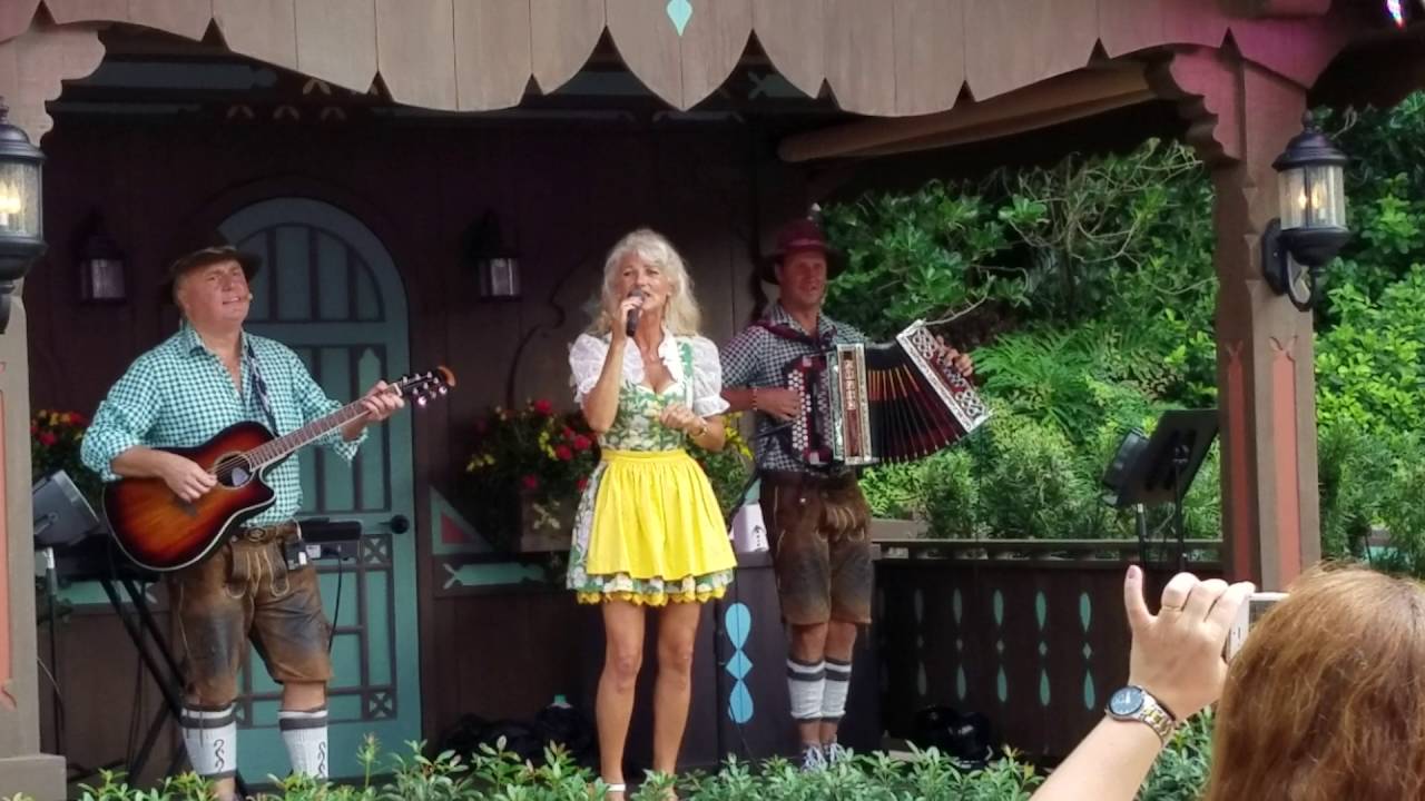 German yodeling - YouTube