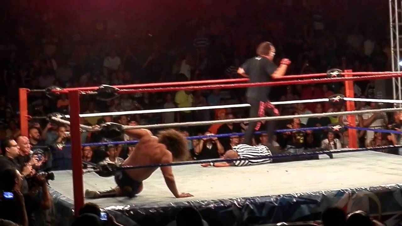 Carlito vs Sting aniversario 40 WWC 2013 - YouTube
