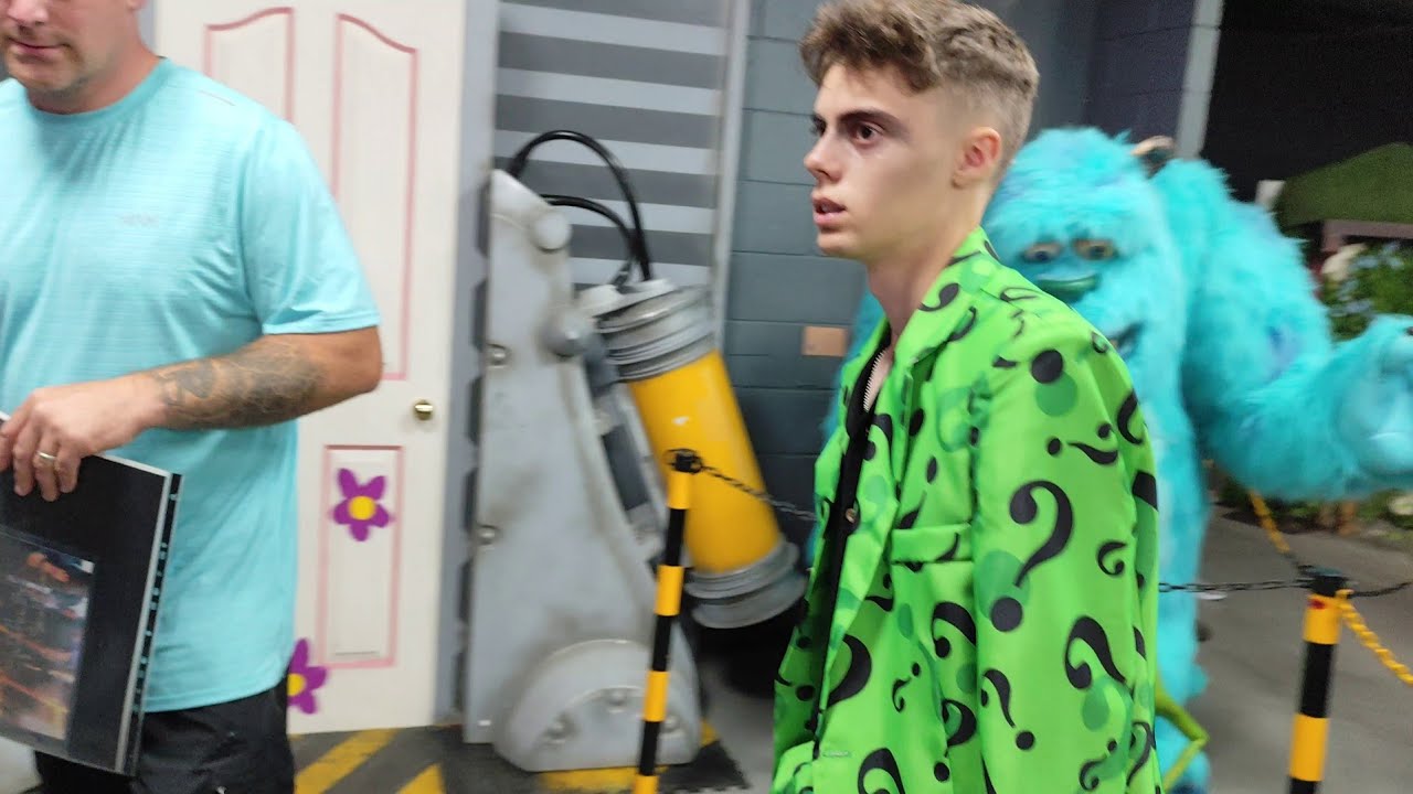 When he doesn't know if he's Machine Gun Kelly or The Riddler - Comic ...