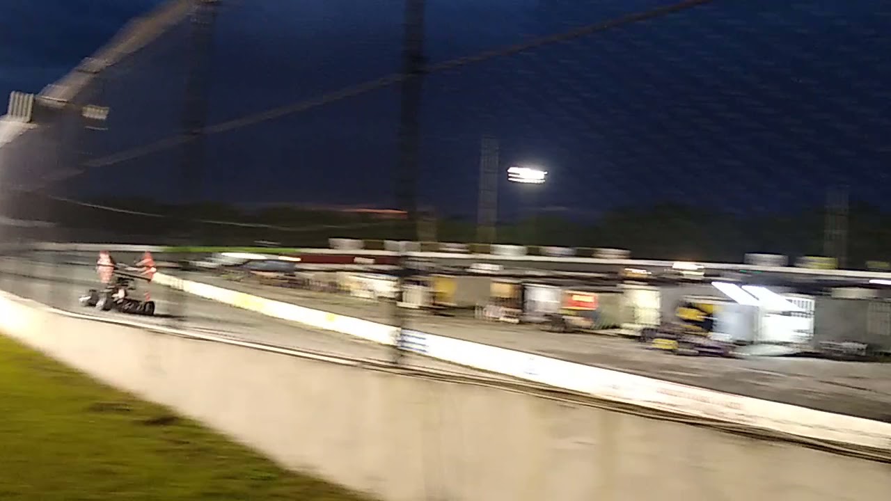 Sprint Car at the Five Flags Speedway in Pensacola Florida - YouTube