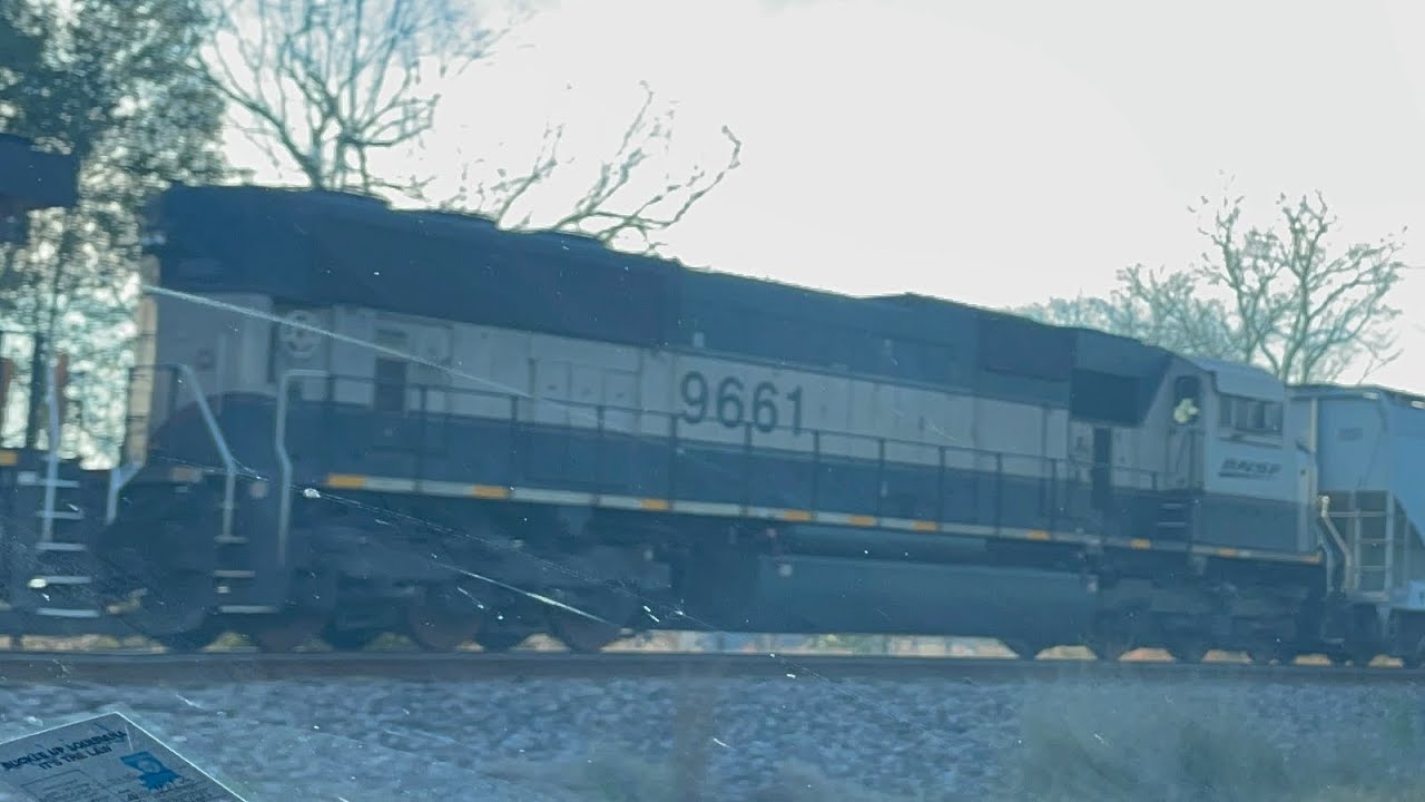BNSF Executive Mac #9661 trails second on a dead EB H-LALNOL sitting in ...