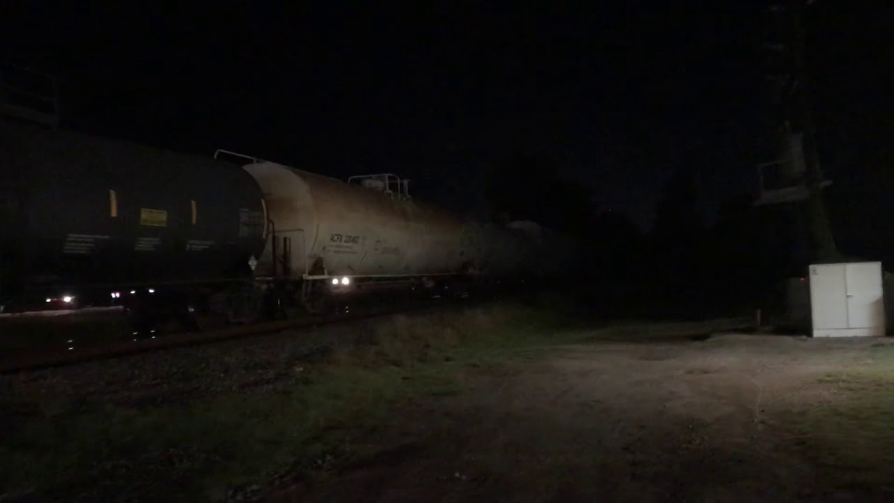 UP 9018 SB Brand New SD70AH Leads Manifest Magnolia,Tx - YouTube