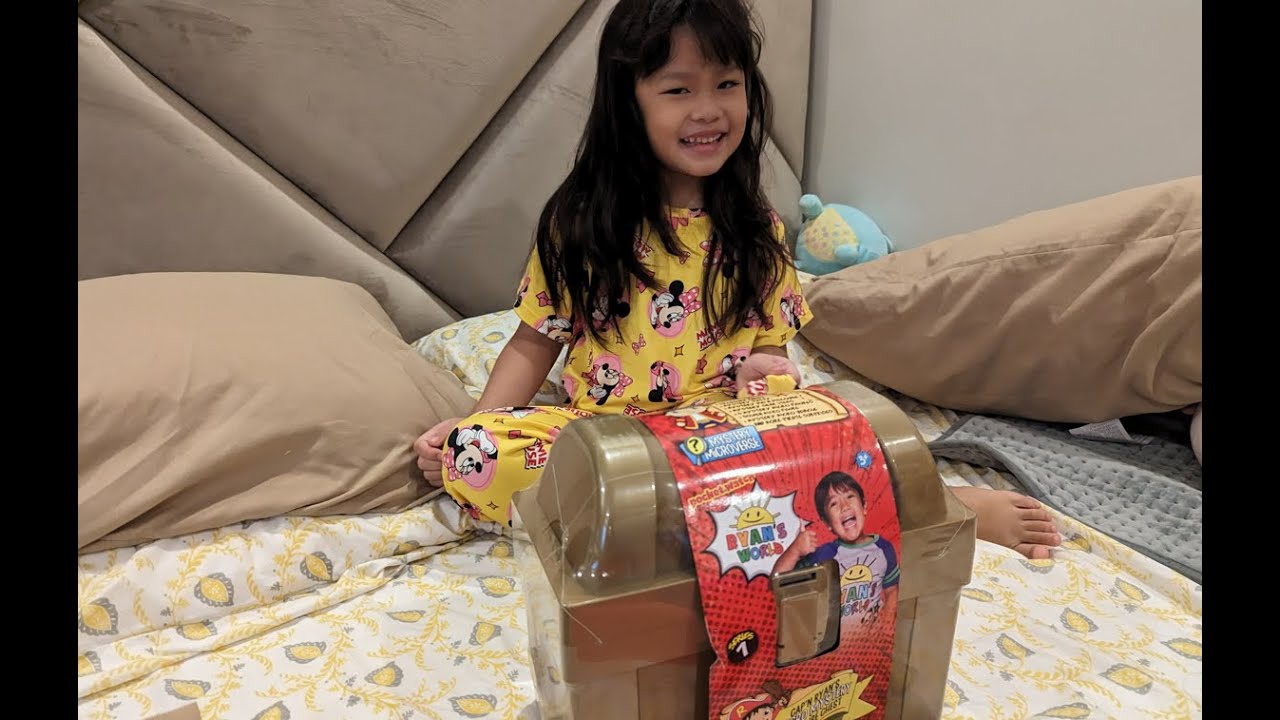 Rafa's World: Unboxing of Ryan's World Mystery Treasure Chest - YouTube