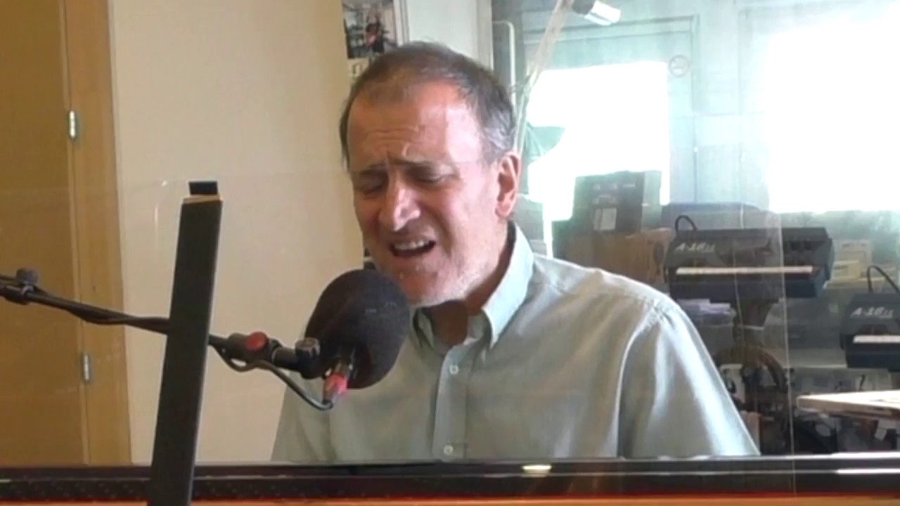 Napule è - Pino Daniele - Bonomo Massimo, vocal, piano - YouTube