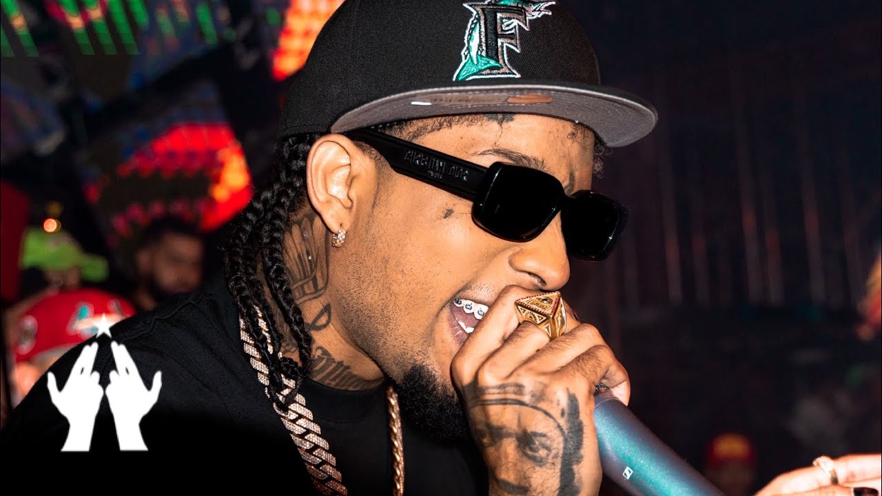 ROCHY RD - SIENTO UN AROMA | EN VIVO 🔴 - YouTube