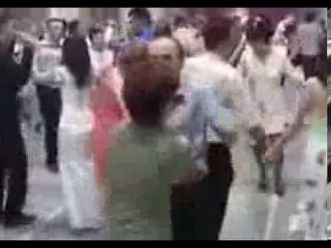 DANS EDEN KARISINA SAĞLI SOLLU GİRİYOR.:)