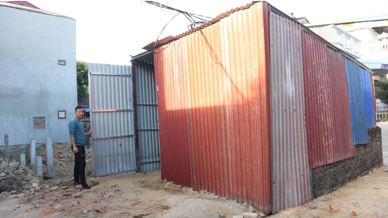 The Process Of Building a Storehouse by Corrugated Iron Very Quickly ...