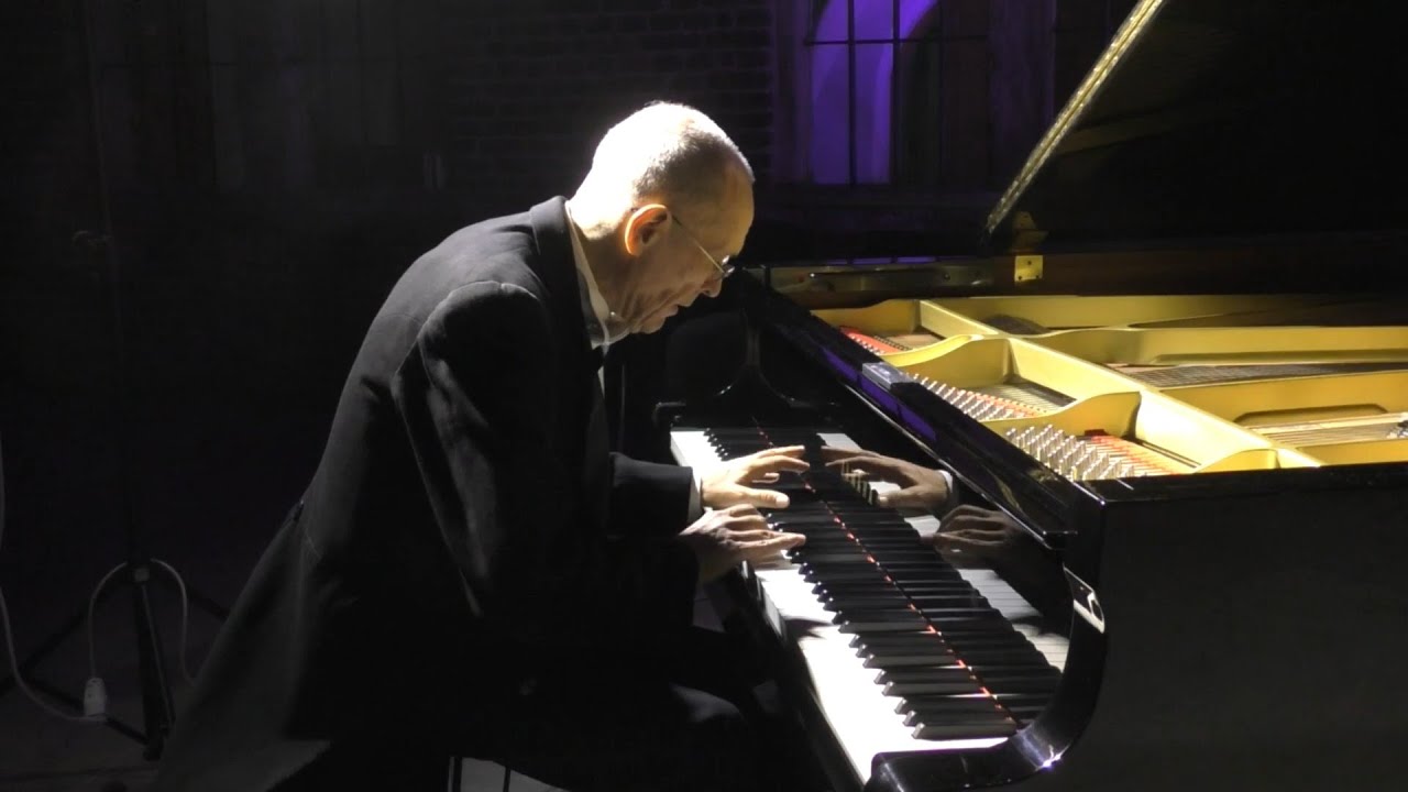 Roland Goretzki spielt Enya's "From where I am" live in Schloß Horst am ...