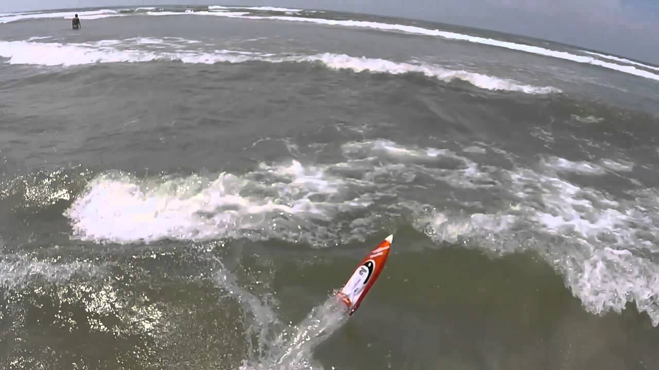 RC BOAT FT009 Jumping Beach Waves - YouTube
