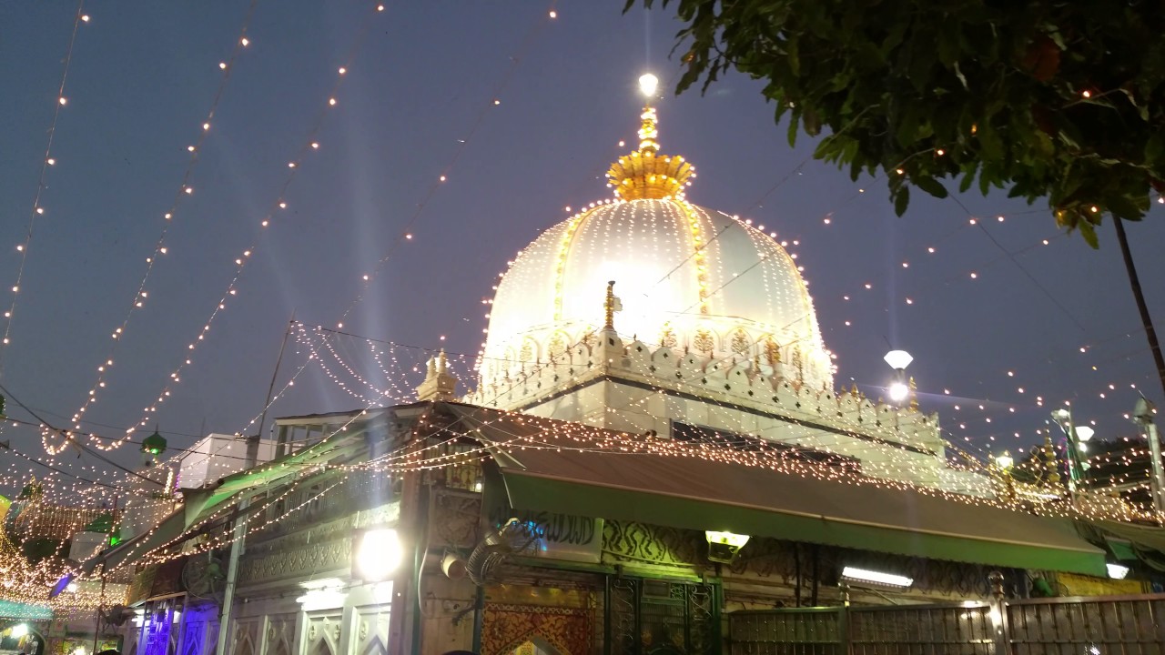 Tree full of Sparrows at Ajmer Sharif Dargah - YouTube