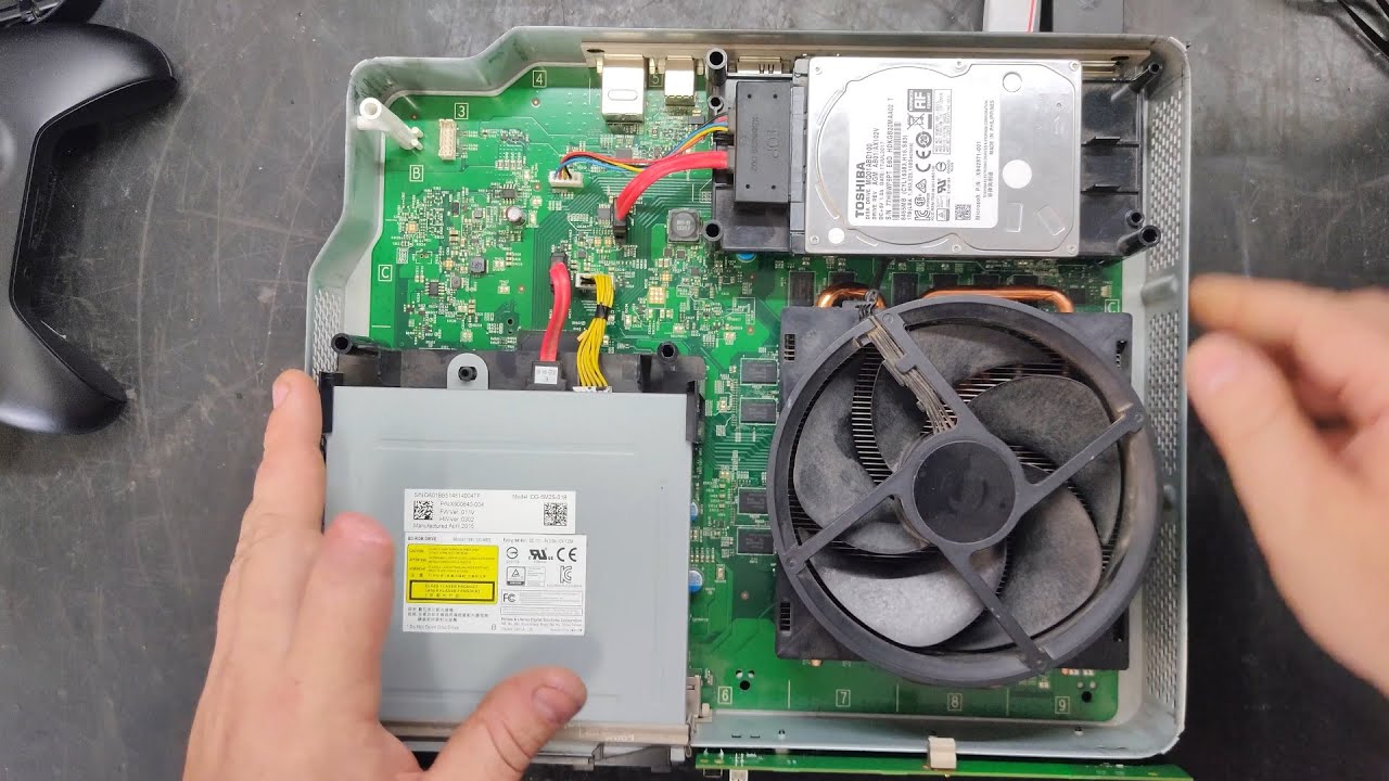passo a passo desmontagem limpeza e montagem xbox one fat - YouTube
