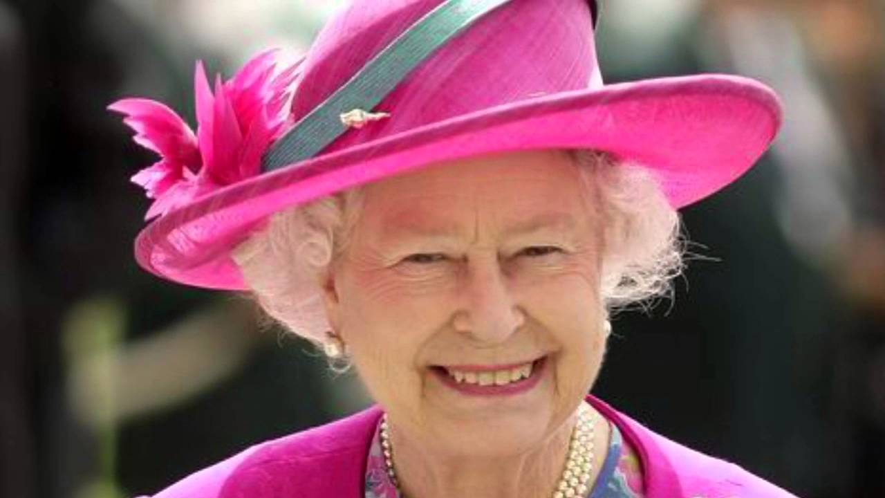 5 interesting facts about the Queen - YouTube