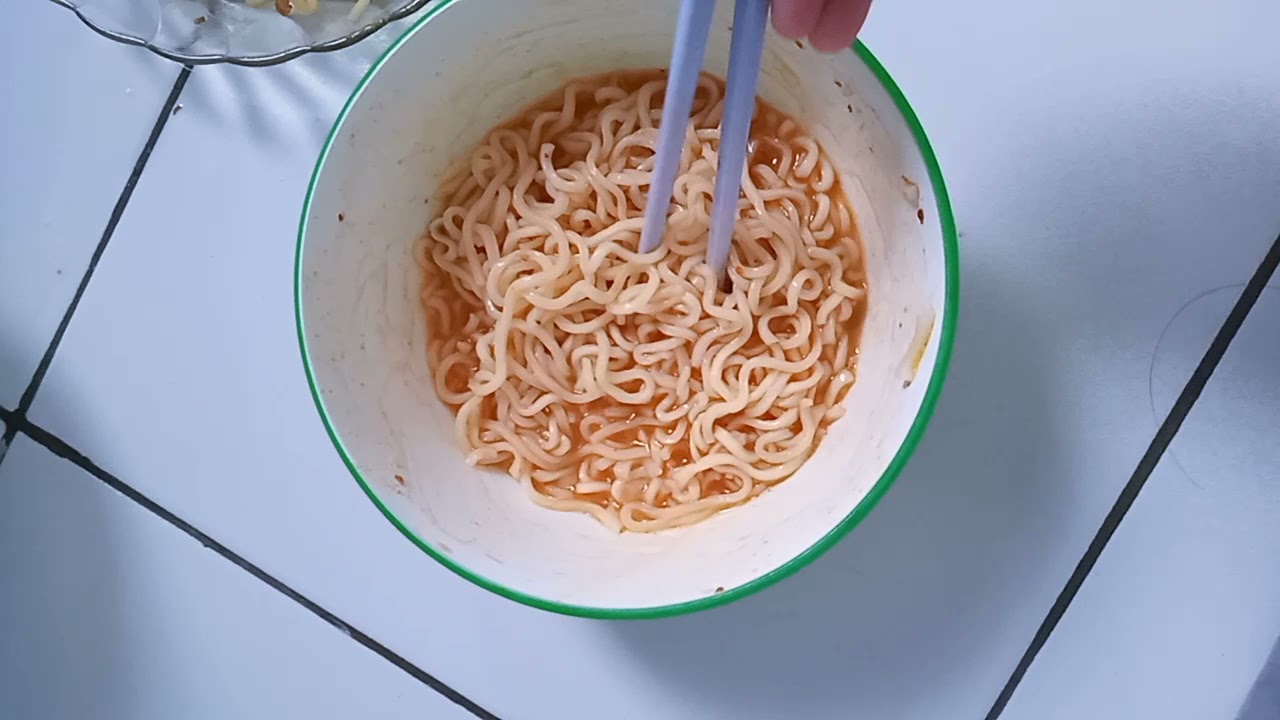 Tutorial pakai sumpit #makan #sumpit #shorts #fyp - YouTube