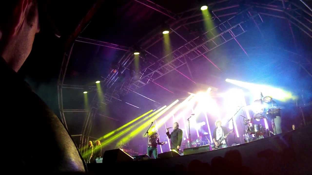 Under Pressure - Roger Taylor, Marc Martel & The SAS Band (Live CATK ...