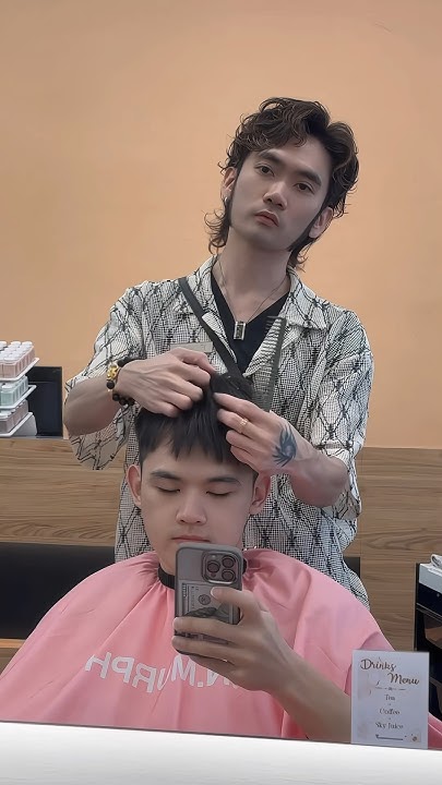 很多男生遇到的问题就是,为什么我的头发这么快塌下来?还有一个方法的的,就是 Youtube