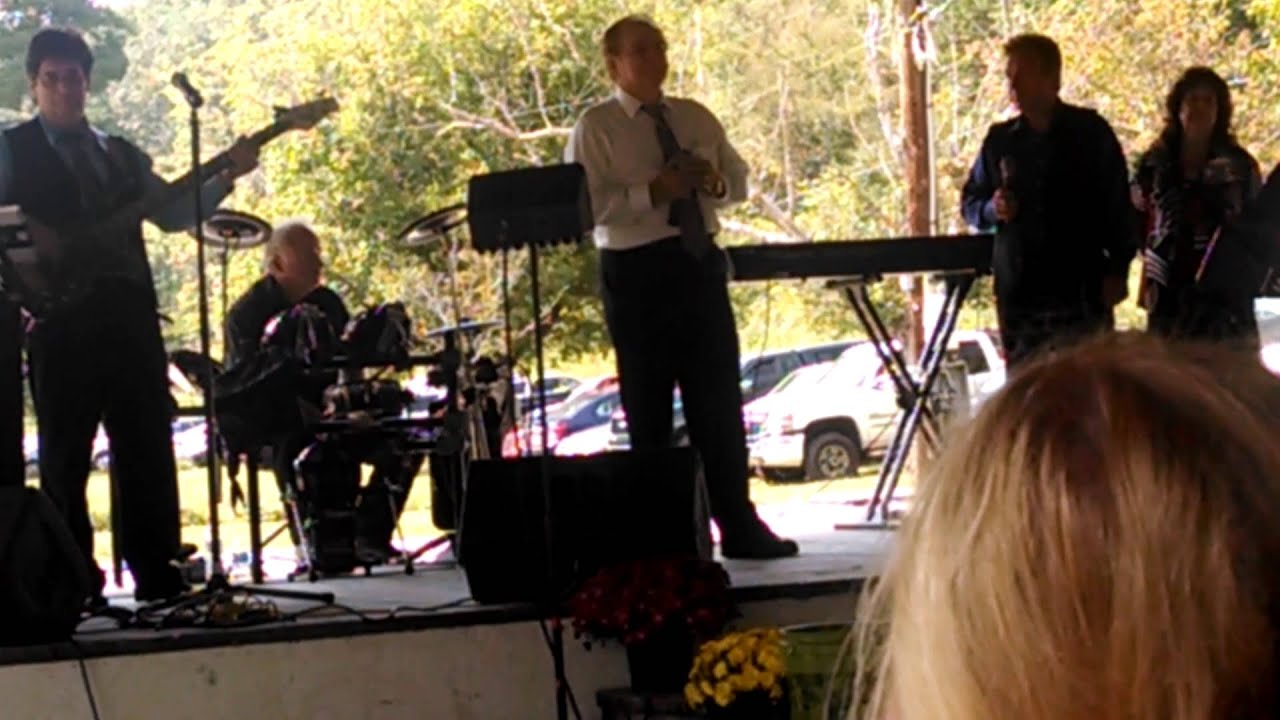 The Singing Cookes/Like Strangers To Me - YouTube