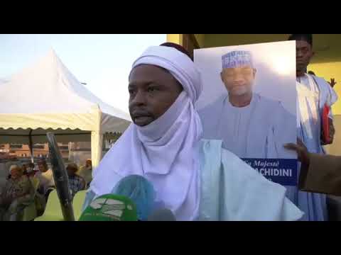 Accueil chaléreux du Lamido par la population