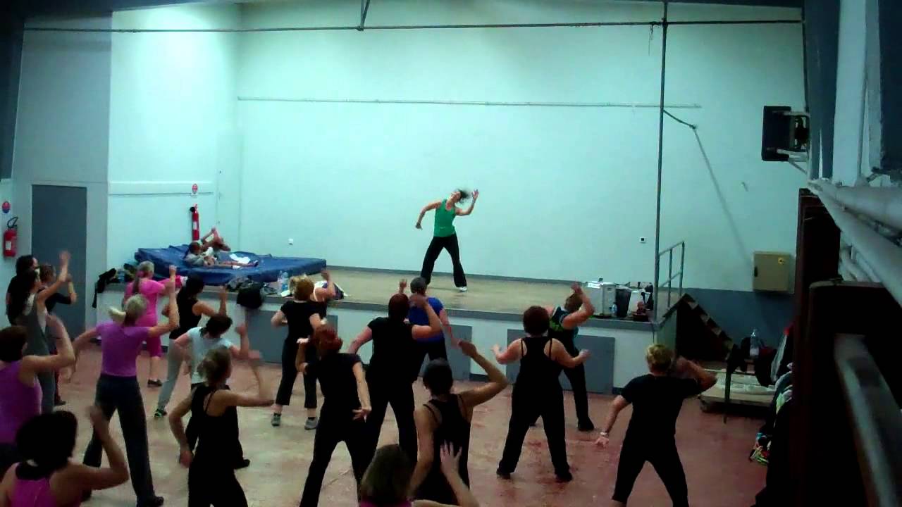Pegate Mas Zumba - YouTube