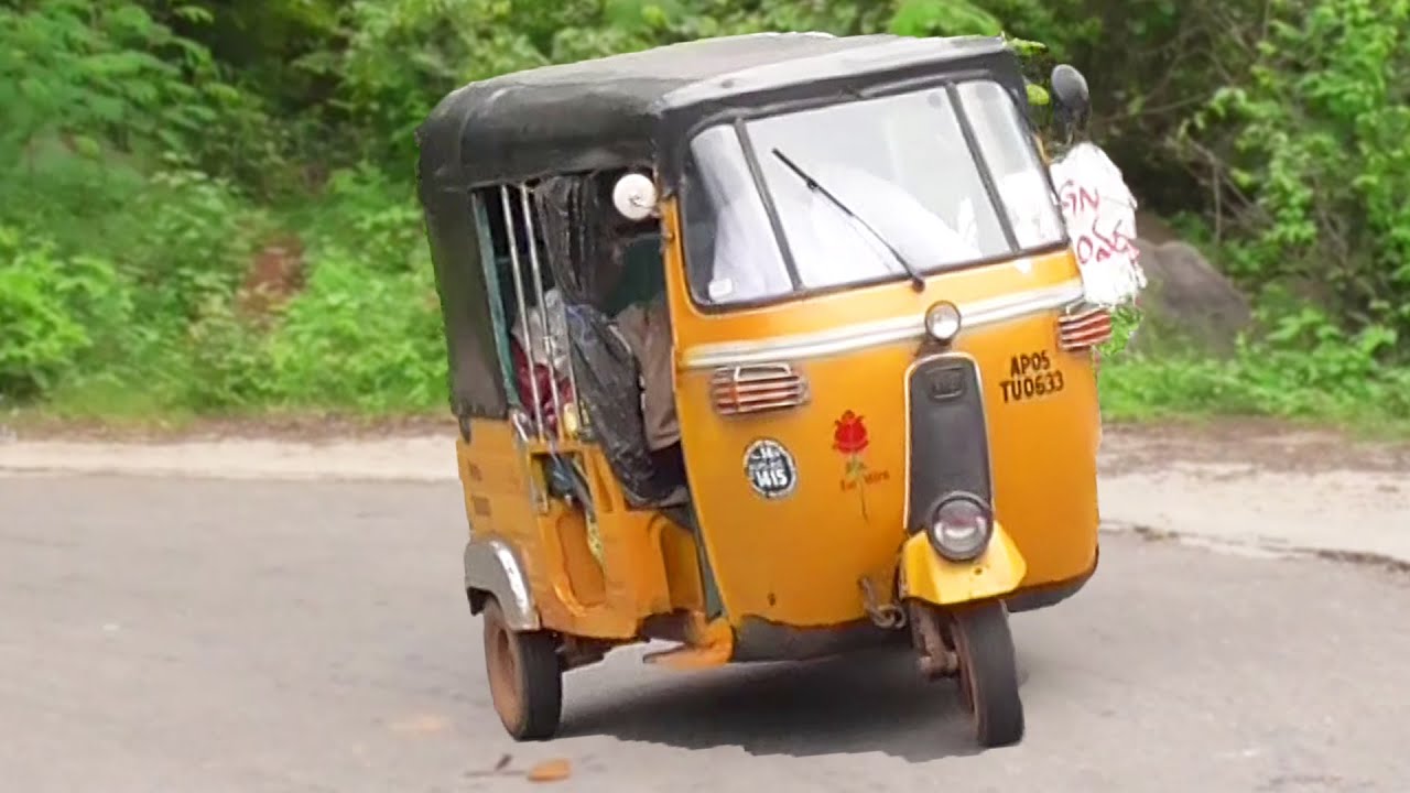 Risky Driving of Passenger Auto rickshaw 3 wheeler in Turn Ghat Road ...