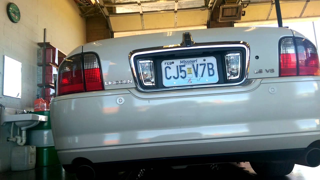 Lincoln LS V8 Flowmaster 40's - YouTube