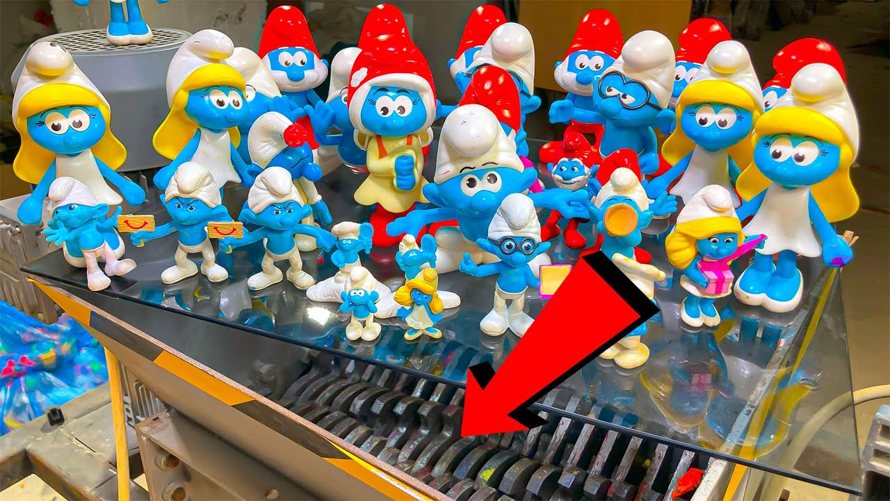 Shredding Smurfs Toys With Crazy Shredder Machine | Smurfs VS Crazy ...