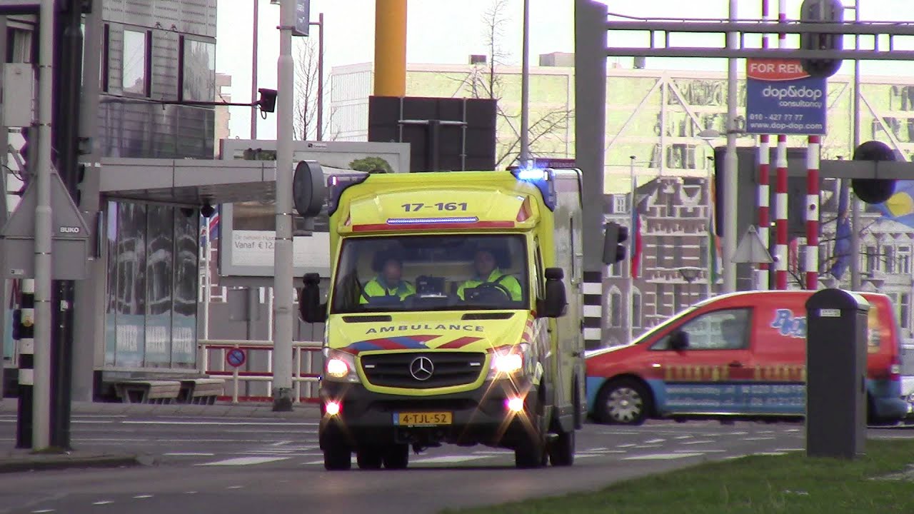 A1 Ambulance 17-161 EMC Rotterdam vanaf van Zandvlietplein Rotterdam ...