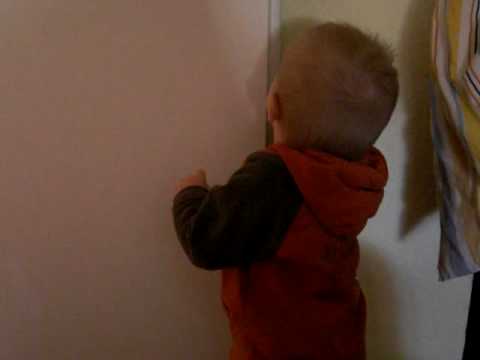 2009-02 shadow of his fake laugh... - YouTube