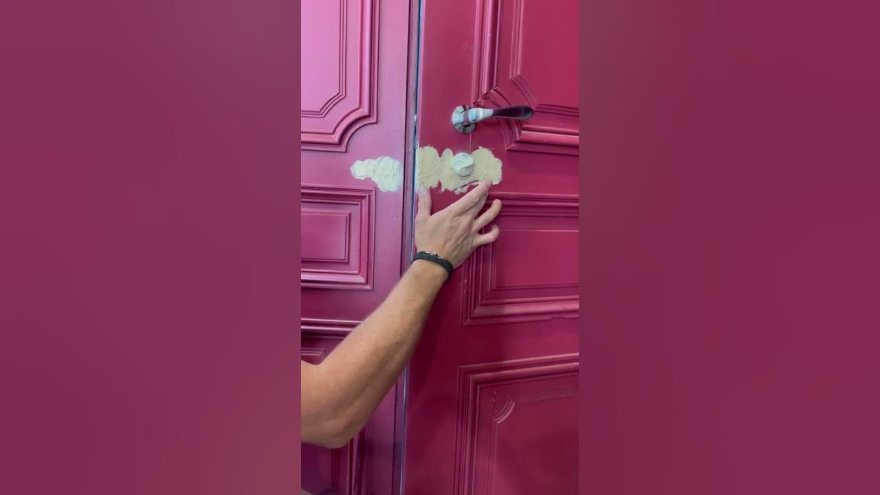Comment reboucher un trou dans une porte en bois - YouTube