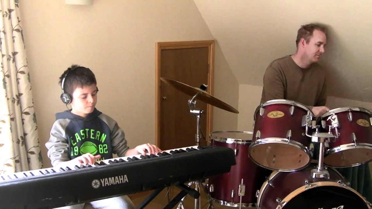 Minnie Mouse Hits Town - YouTube