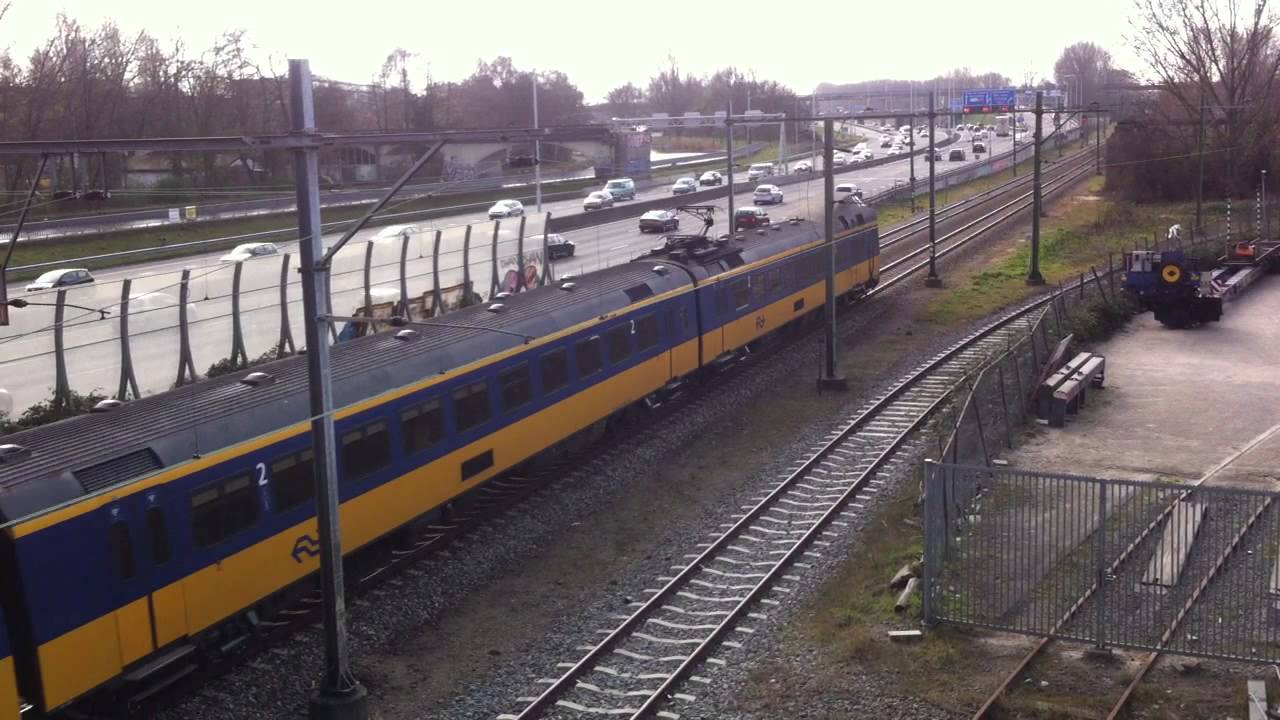 Koploper Trein nabij Rozenlaan richting Rotterdam Centraal - YouTube