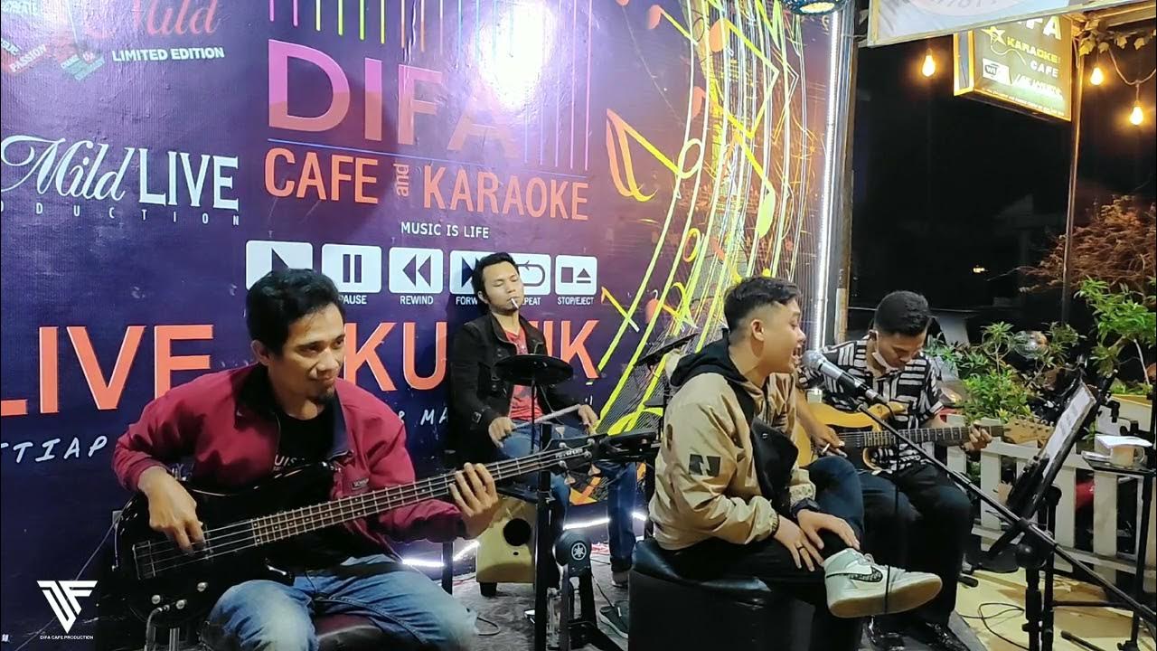 KUGADAIKAN CINTAKU - GOMLOH (COVER) LIVE MUSIC BY DIFA CAFE - YouTube