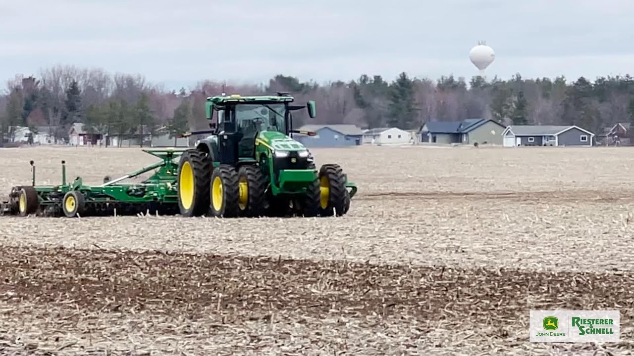 John Deere 8R 410 Autonomous Tractor | Riesterer & Schnell - YouTube