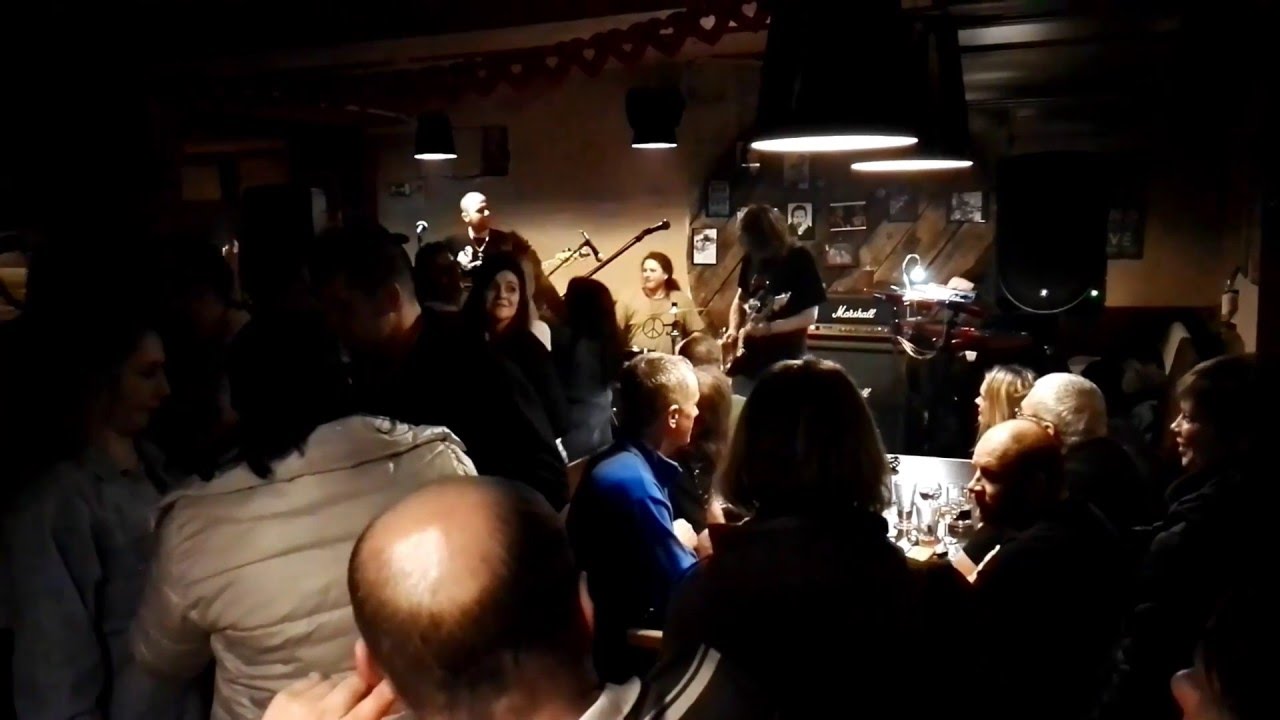 Sexit Mamut pub Revuca - YouTube