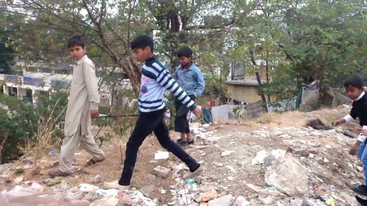 life of Slums in Islamabad by Waqas Yaqoob AIOU - YouTube