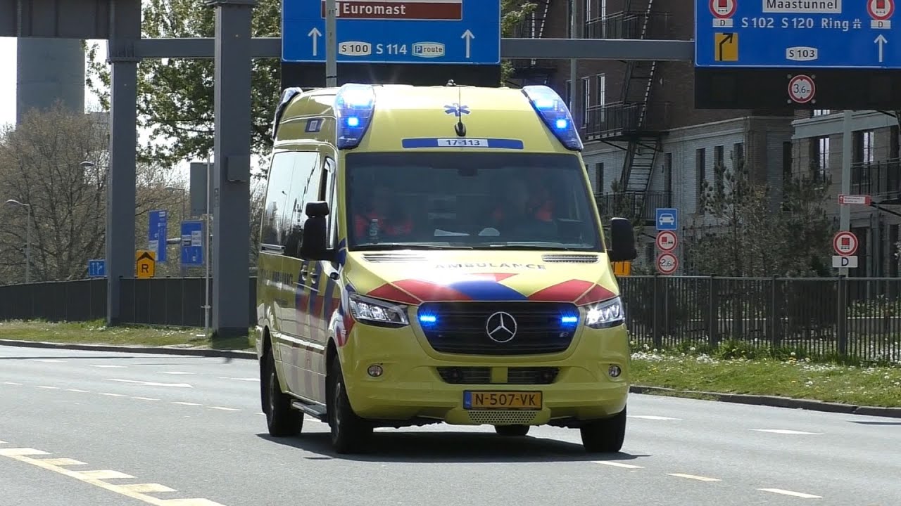 [Primeur!] Splinter nieuwe Ambulance 17-113 met spoed naar een inzet in ...